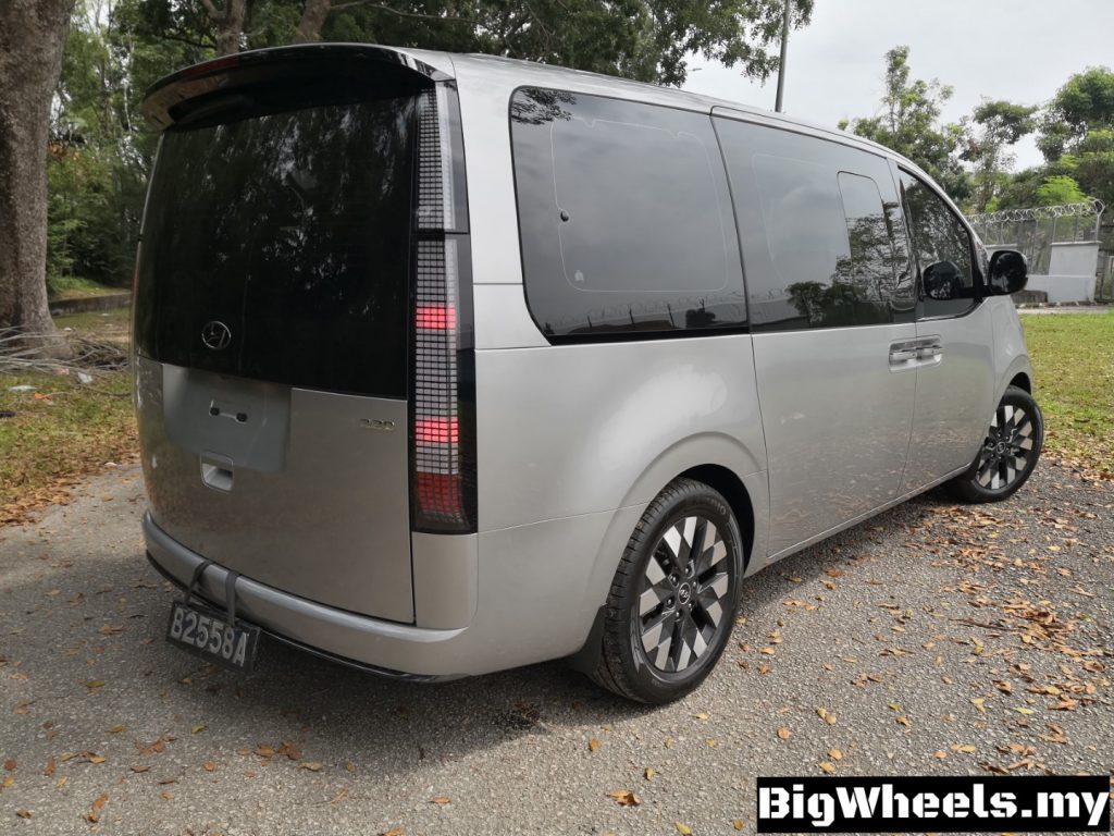 Review: 2021 Hyundai Staria – Don’t Compare it With an Alphard ...