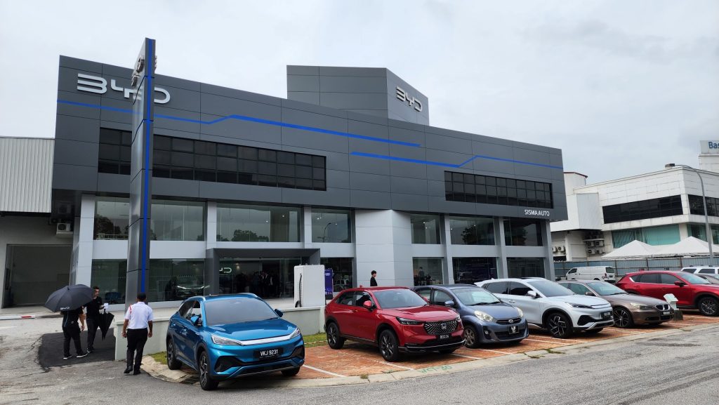 New RM5 million BYD 3S centre launched in Glenmarie | Bigwheels.my