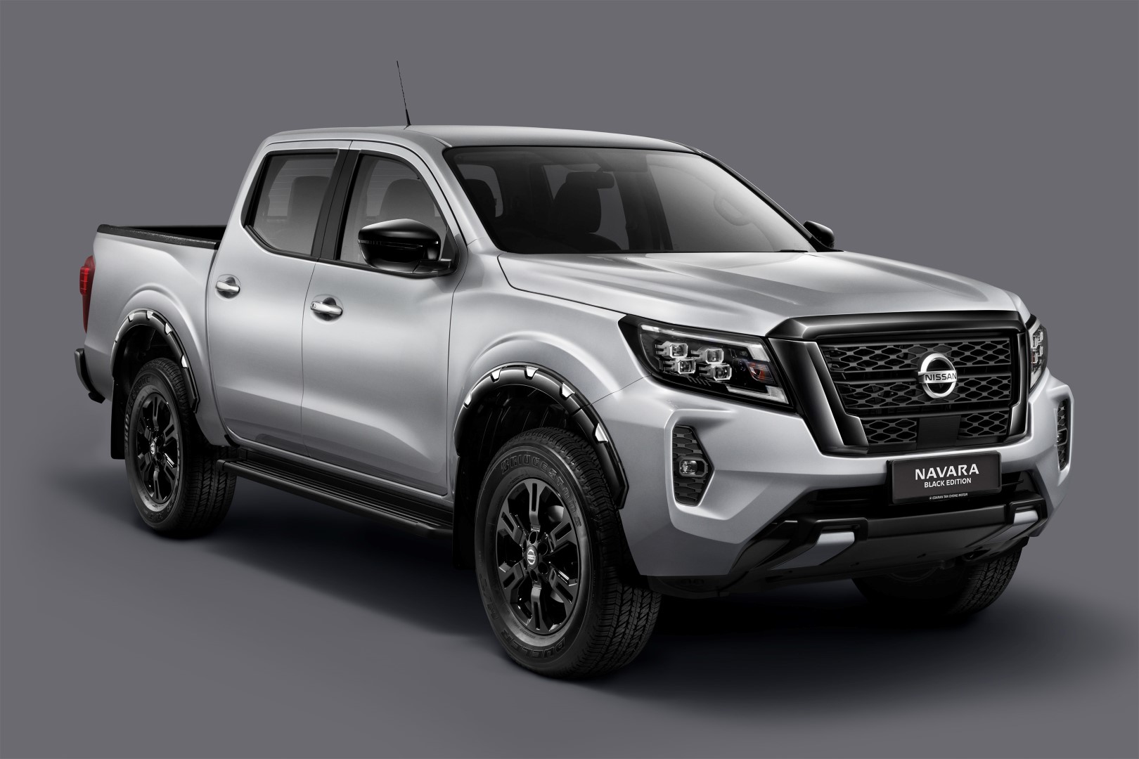Nissan introduces the new Navara Black Edition | Bigwheels.my